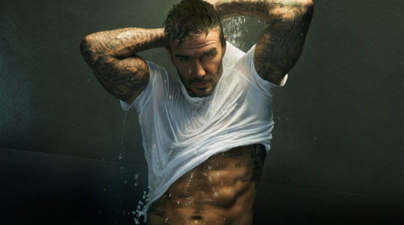 David Beckham se déshabille pour BOSS à la façon d’une pub Calvin Klein ...